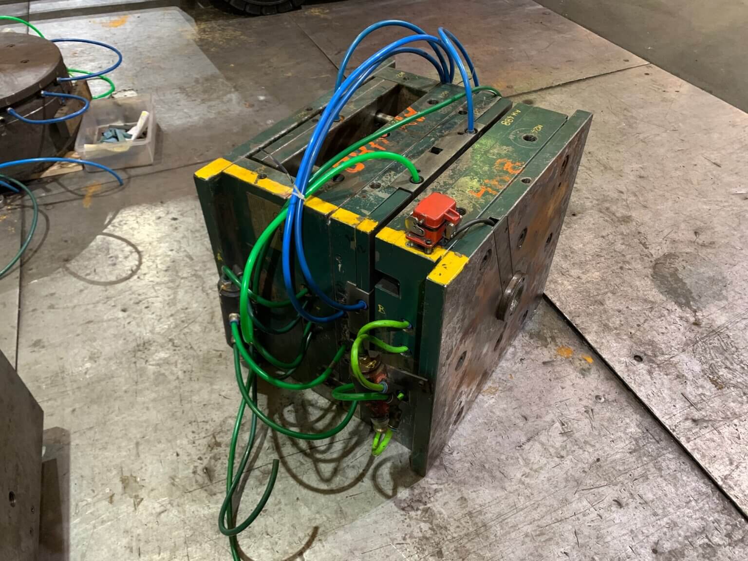 Low cost manual mold flipping tool - Turnover machinery